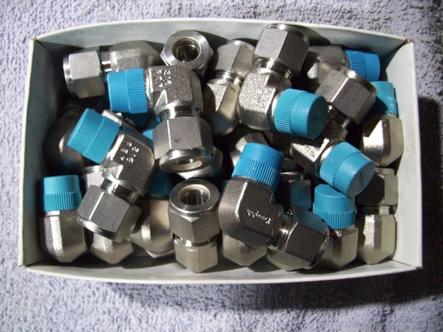 SWAGELOK STAINLESS TUBE to pipe thread adapter fittings, lot of 8 EUR ...