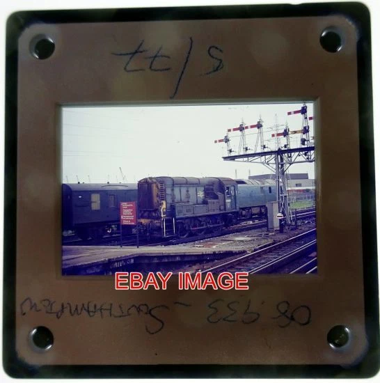 ORIGINAL SLIDE CLASS 08 Shunter No 08933 At Southampton 5/77 £4.25 ...