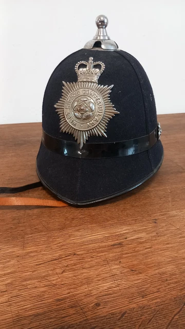 ANCIEN CASQUE BOBBY police anglaise west riding constabulary EUR 60,00 ...