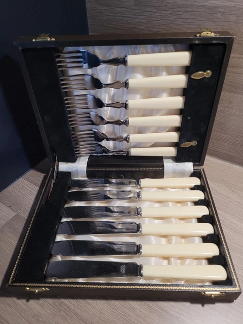 VINTAGE BOXED SET of fish knives and forks (firth staybrite) in good ...