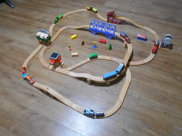 WOODEN THOMAS THE tank engine train set and thomas trains £20.00 ...