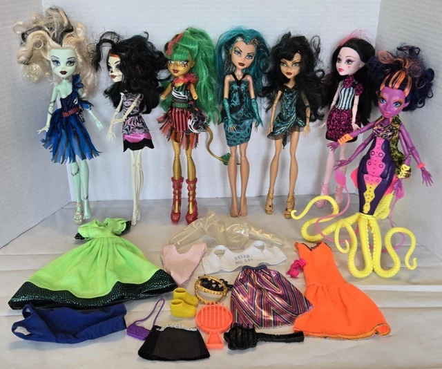 MONSTER HIGH DOLLS Lot of 7 Monster High Dolls with Accessories $83.00 ...