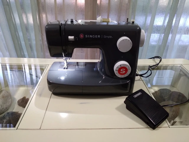 SINGER SEWING MACHINE Model 3223GY Grey W/Accessories Excellent ...