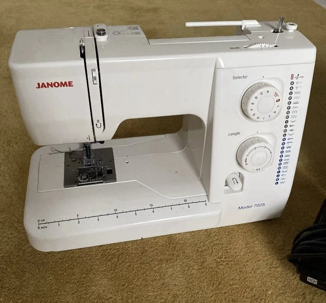 JANOME 7025 SEWING Machine for Beginners White, In-Carry Case £170.00 ...