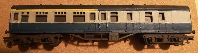TRI-ANG BR COMPOSITE Coach repainted blue & grey w/yellow stripe good ...