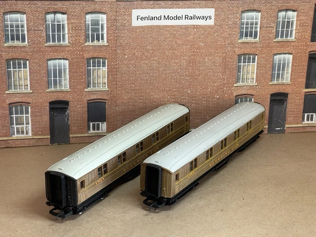 2 HORNBY OO Gauge Model Railway LNER Teak Sleeper Coaches £20.00 ...