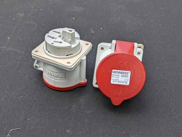MENNEKES 32A 3P+N+E 415V Panel Mounted Socket IP44 Type: 3451 £26.72 ...