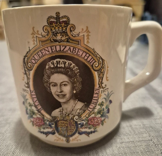 QUEEN ELIZABETH II Silver Jubilee 1952-1977 Ceramic Commemorative Mug ...