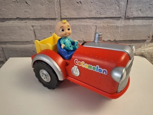 COCOMELON MUSICAL SOUNDS tractor and baby figure playset £4.95 ...