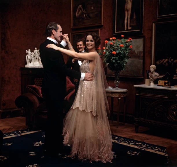 ITALIAN ACTRESS LAURA Antonelli Dancing With British Actor Terence OLD ...