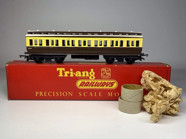 TRI-ANG R332 GWR Clerestory Coach In Chocolate Brown & Cream 5017 - OO ...