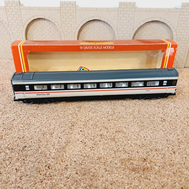 HORNBY OO GAUGE R434 BR Mk.3 OPEN 2nd COACH EXECUTIVE LIVERY 42251 FREE ...