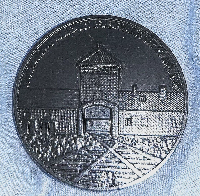 AUSCHWITZ BLACK SILVER Coin Holocaust Birkenau Remembrance Death Camp ...