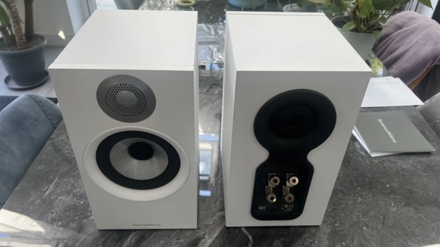 BOWERS AND WILKINS B&W 607 Bookshelf Speakers White Boxed £307.50 ...