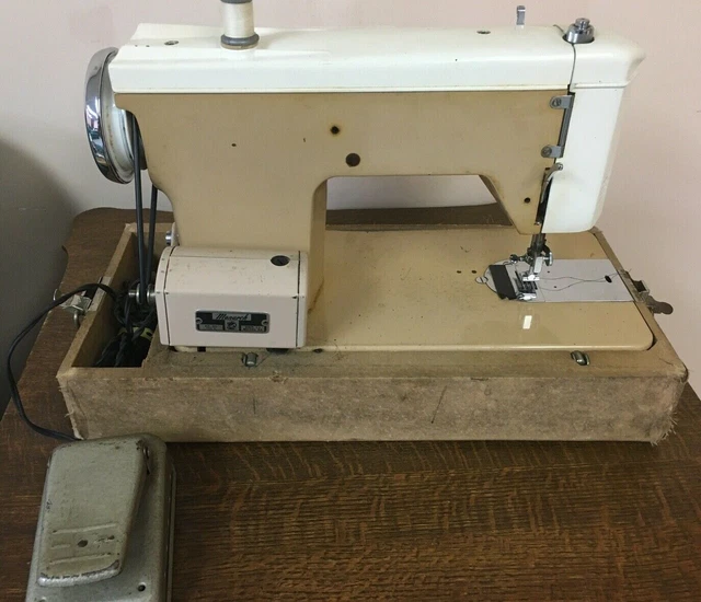 DRESSMAKER MODEL MZ DeLuxe ZigZag Precision Sewing Machine #94829 ...