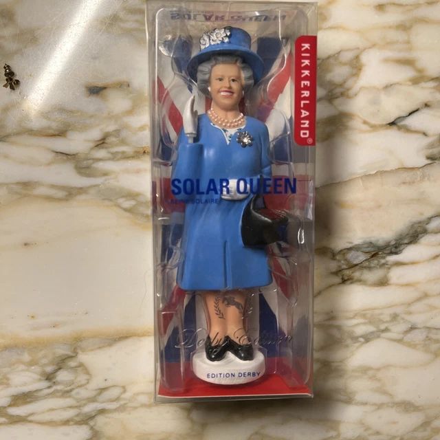 KIKKERLAND SOLAR QUEEN ELIZABETH II Put Her In The Sun And Watch Her ...