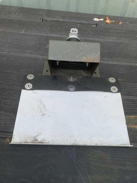 LAND ROVER WOLF Penman trailer Convoy Light Bracket and Light Maybe ...
