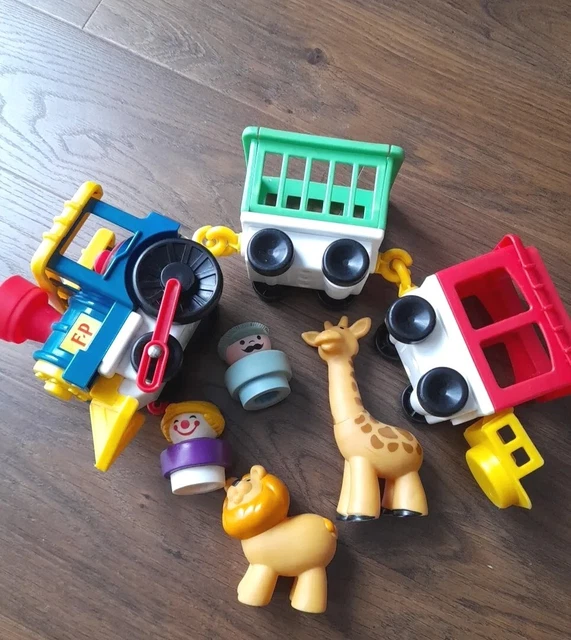 FISHER PRICE CIRCUS Train ~ 2 Carriages, 2 Animals, Driver & Clown £5. ...