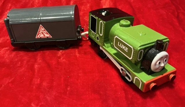 THOMAS & FRIENDS Trackmaster Motorised Luke Engine & Explosives Car ...