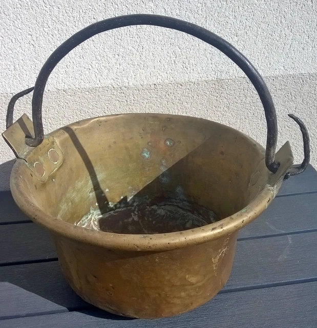 ANCIEN CHAUDRON EN Cuivre Martelé Et Rivets Anse En Fer Forgé Fin 18 ...