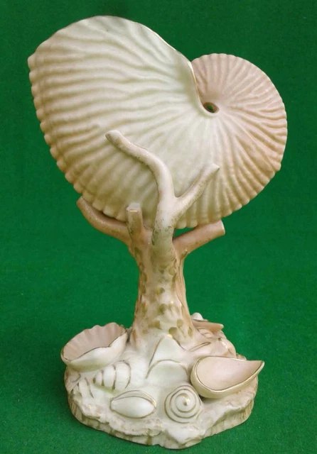 ROYAL WORCESTER “NAUTILUS” Blush Ivory Conch Shell Vase - Dated 1920. £ ...