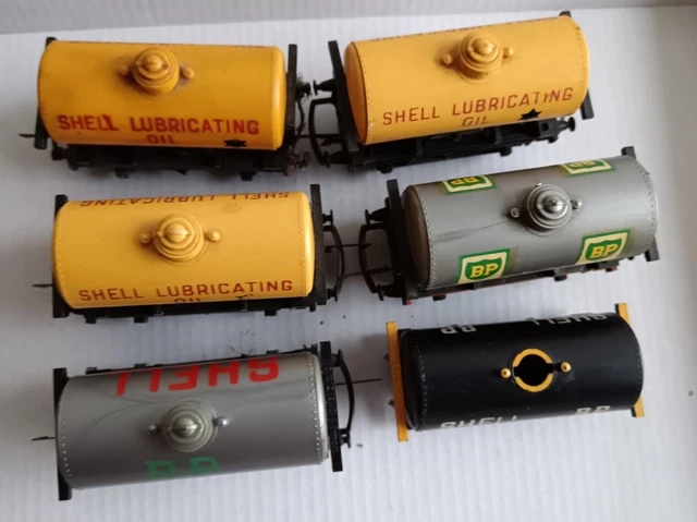 RAKE OF 5 Tri-ang/Hornby 00 Gauge Shell/BP Tank Wagons for spares or ...