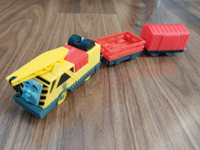 THOMAS & FRIENDS Trackmaster Motorised Kevin The Crane With Carriages ...