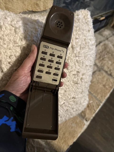 VINTAGE GTE FLIP-PHONE Brown Push Button Home/office Corded Model 960 £ ...