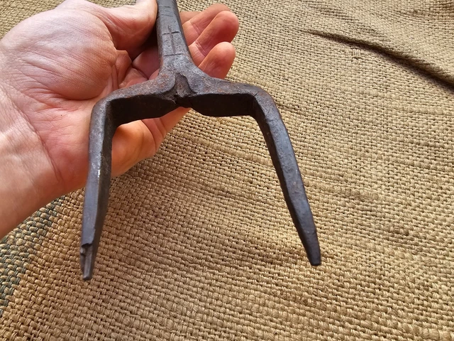 DECORATED SICKLE PEENING Scythe Anvil Antique Wrought Iron Hand Forged ...