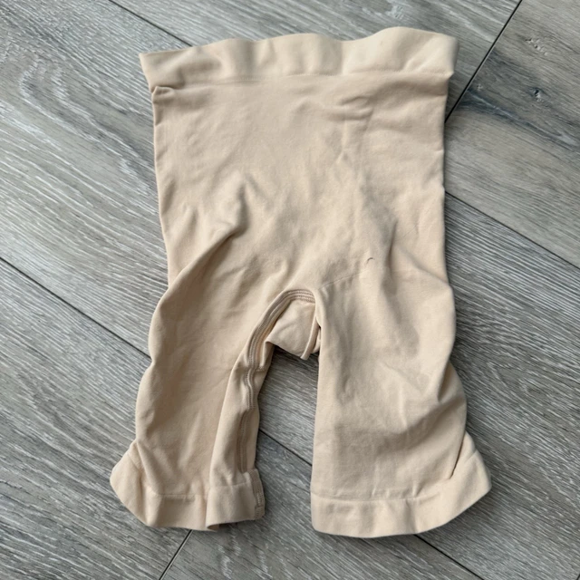 SKIMS CREAM SEAMLESS sculpt mid thigh short size M £22.54 - PicClick UK