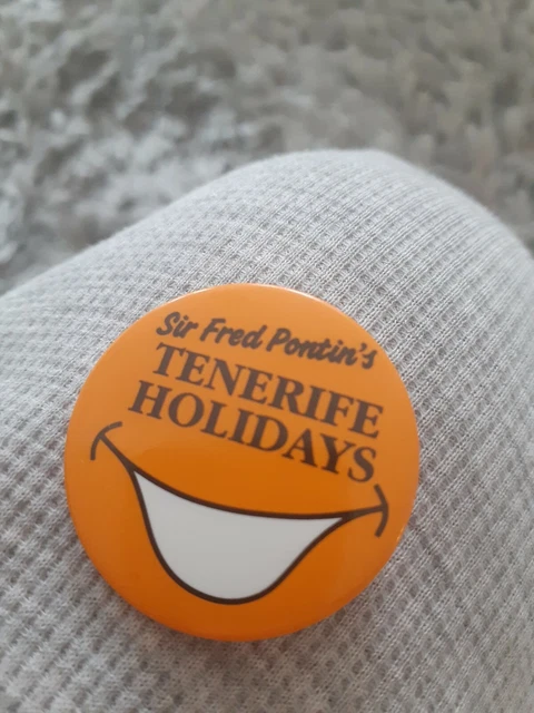 SIR FRED PONTINS Tenerife Holidays Vintage badge EUR 17,72 - PicClick IT
