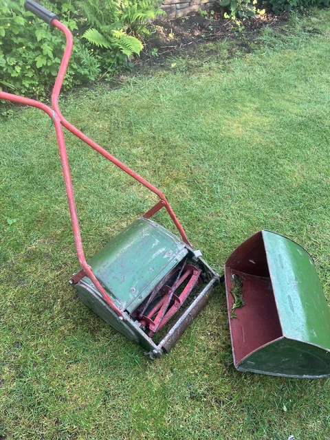 VINTAGE QUALCAST SUPER push mower with grass box £25.00 - PicClick UK
