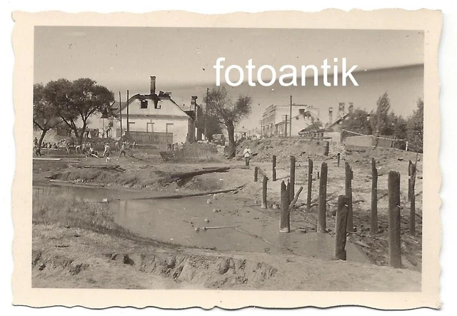 FOTO 2 WK Polen Warschau Aussenbezirk zerstörte Häuser Ruinen Sperre ...