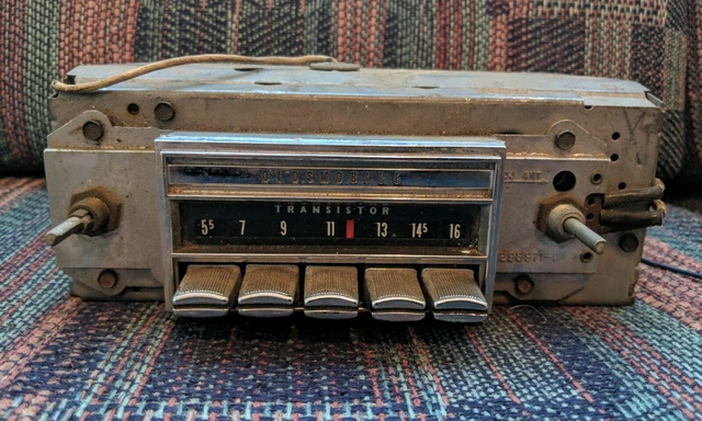 VINTAGE 1968 OLDSMOBILE Olds Transistor Push Button Am Car Radio ...