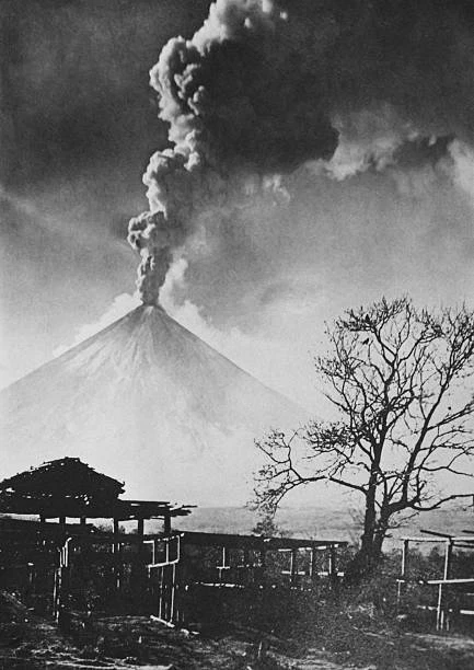 ERUPTION OF THE Asama volcano in Japan in 1930 Old Historic Photo 1 EUR ...