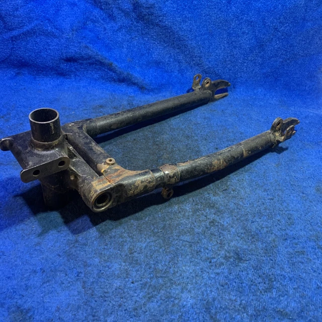TRIUMPH PRE UNIT Rear Swinging Arm F3539 And Frame Mount £75.00 ...