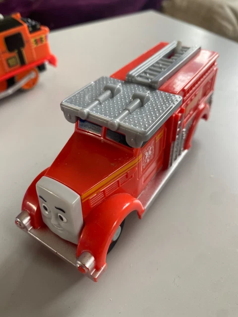 THOMAS & FRIENDS Fisher Price Trackmaster Flynn Motorised fire truck £ ...
