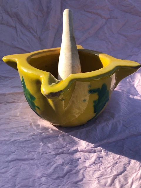 ANCIEN MORTIER ESPAGNOL en terre cuite avec glaçure jaune et verte ...