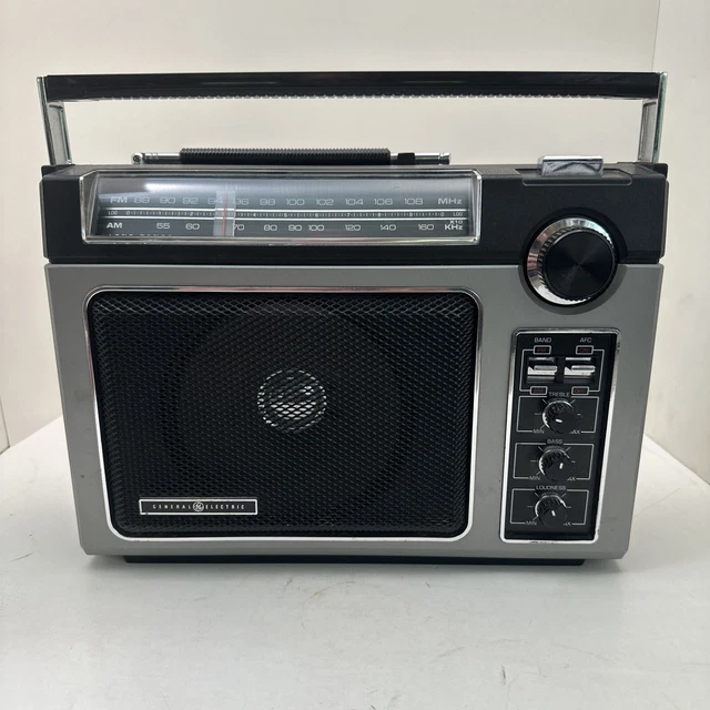 VINTAGE GE GENERAL ELECTRIC Portable AM-FM Radio Model 7-2880B Cleaned ...