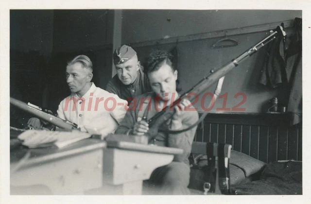 PHOTO, WW2, NORWAY, Oslo, a.d. Stube, preparing for sniper shooting ...