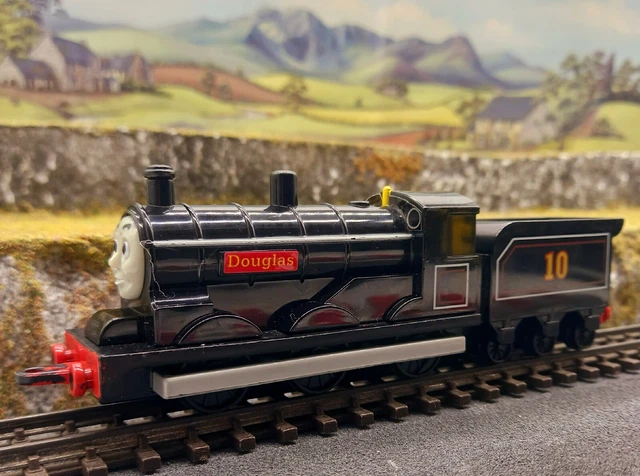 RARE THOMAS TANK Engine & Friends Douglas Locomotive #10 HO Scale Model ...