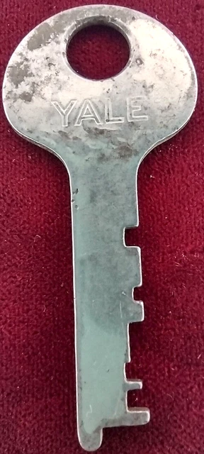 VINTAGE YALE FLAT Key IEH 572D Appx 1-7/8” Cut Locks Doors Furniture $8 ...