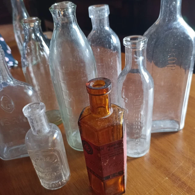 8 ANCIENS FLACONS/ Bouteilles de pharmacie Différents, Contenances ...