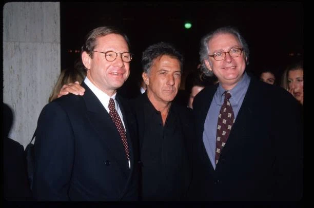 MICHAEL OVITZ DUSTIN Hoffman and Barry Levinson pose at the pre .. Old ...