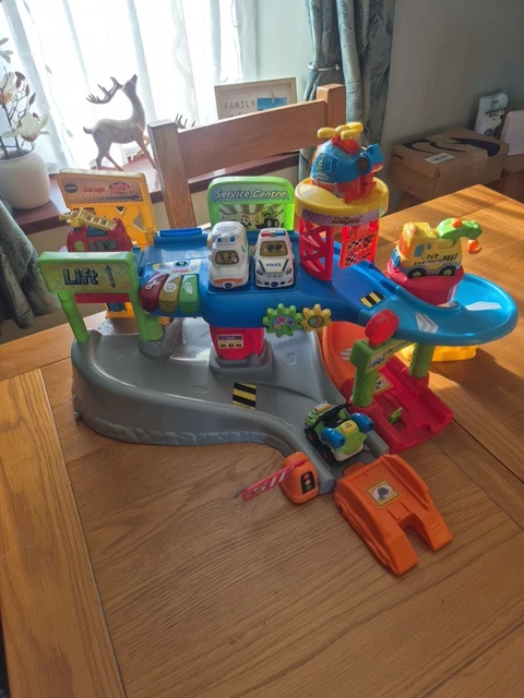 VTECH TOOT TOOT Drivers Repair Centre with Hot Rod Lights and Sounds £ ...