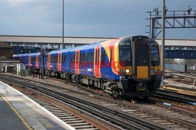PHOTO CLASS 450 450115 Departs Clapham Junction 450115 Leads Another ...