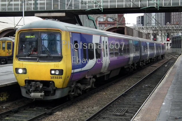 CLASS 323 323235, 3 car EMU, in debranded old Northern at Manchester ...