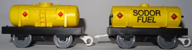 TOMY THOMAS & FRIENDS TRACKMASTER N.2 fuel tankers (cisterne carbone) £ ...
