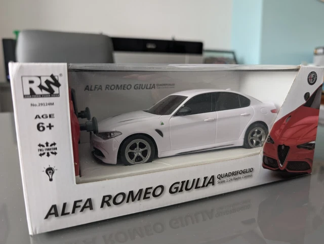 ALFA ROMEO GIULIA Quadrifoglio 1:24 Radio Control Car Official Alfa ...