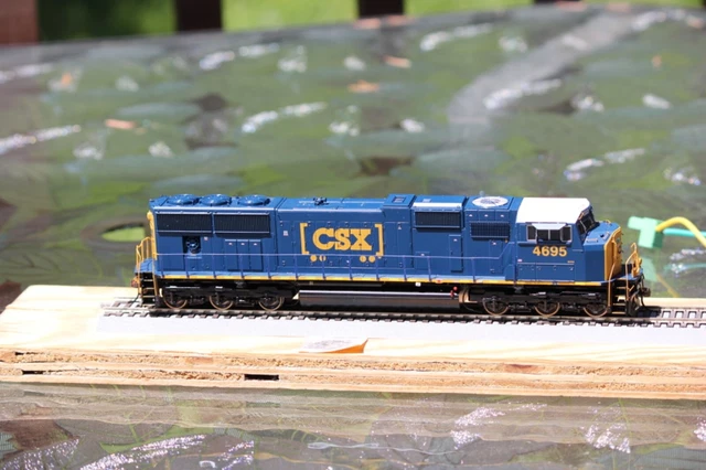 HO ATHEARN GENESIS ATHG 70540 CSX SD70M bon état DC Ready 21 broches ...